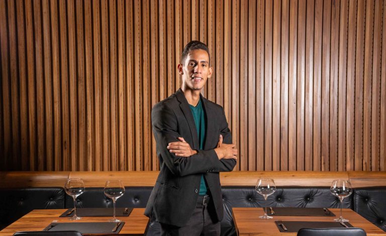 Perfil de um Maître: Wendell Ferreira, do Don Matias Parrilla - Revista ...
