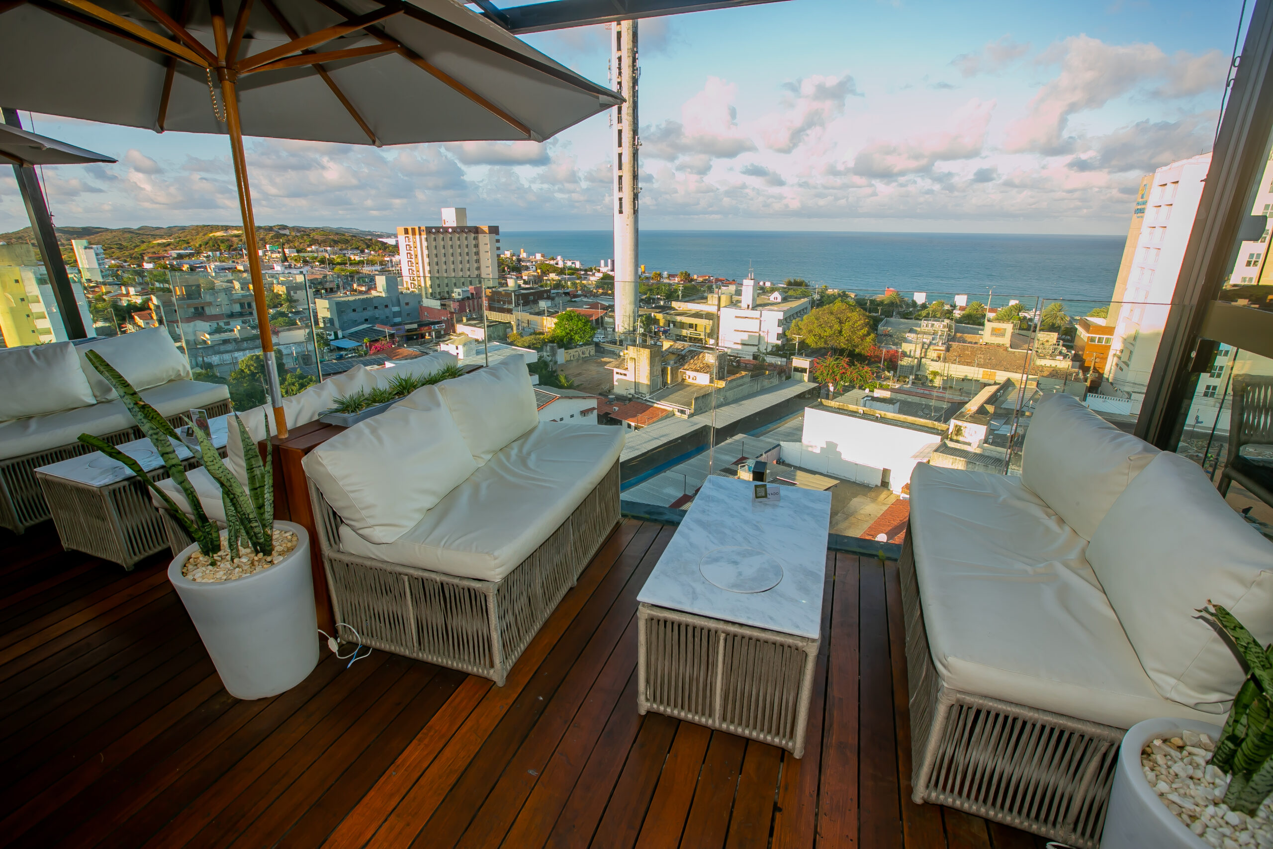 View Rooftop tem alta gastronomia, drinks autorais e vista privilegiada ...